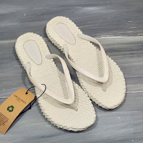 Isle Jacobsen | Shoes | Isle Jacobsen Cheerful Flip Flop Sandals Cream ...